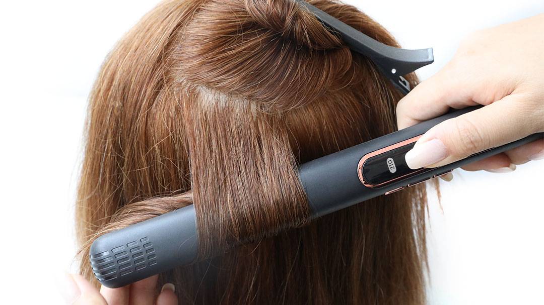 How to Curl Hair with a Hair Straightener – UTRUST